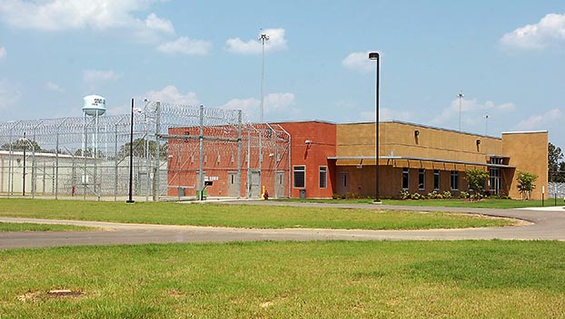 U.S. Immigration officers accused of torturing migrants at Mississippi ...