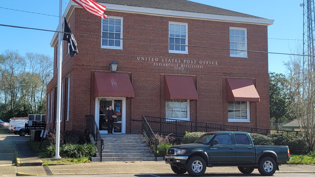 Roof collapse causes Mississippi post office to close temporarily ...