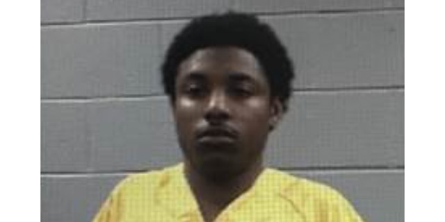 Mississippi man posing as student boards school bus, attempts to enter ...